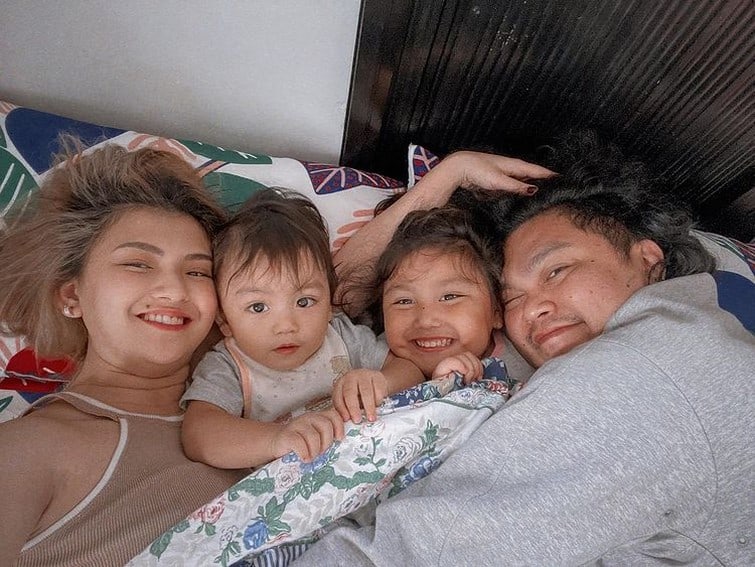 Karen Reyes with her husband | ABS-CBN Entertainment