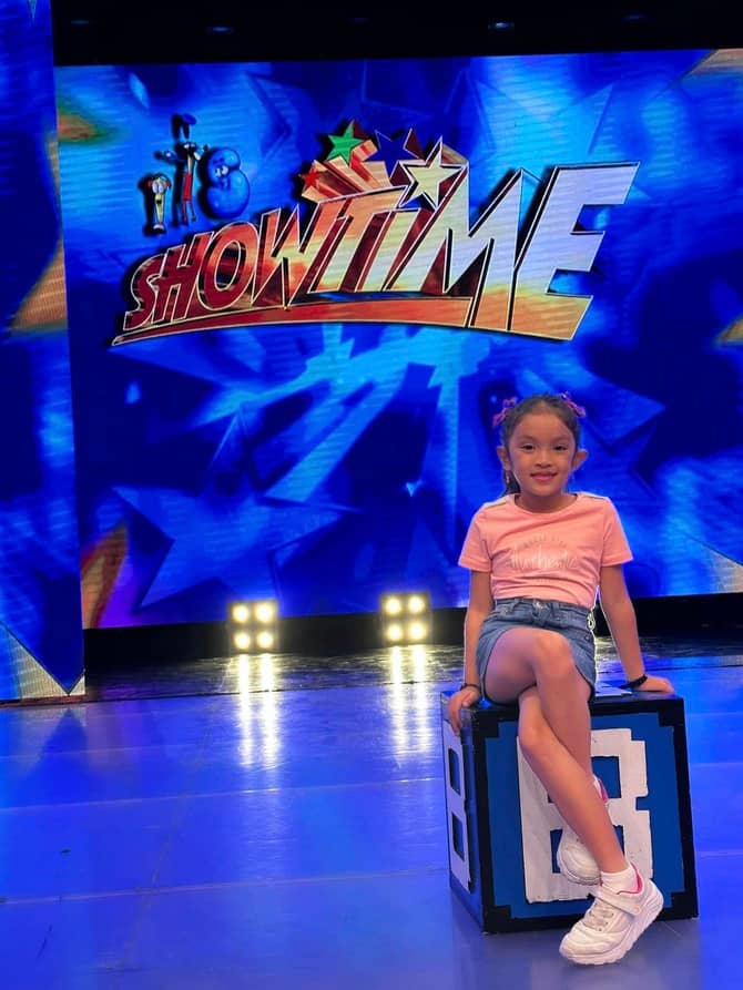 Kulot’s BTS Photos on It’s Showtime | ABS-CBN Entertainment