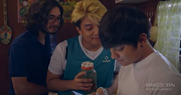 Eloy, kinikilig habang ka-text si Ali | ABS-CBN Entertainment