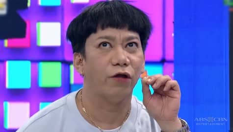 Showtime hosts, pinaglaruan ang stage | ABS-CBN Entertainment