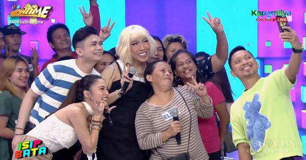 Its Showtime Hosts Nag Selfie Abs Cbn Entertainment
